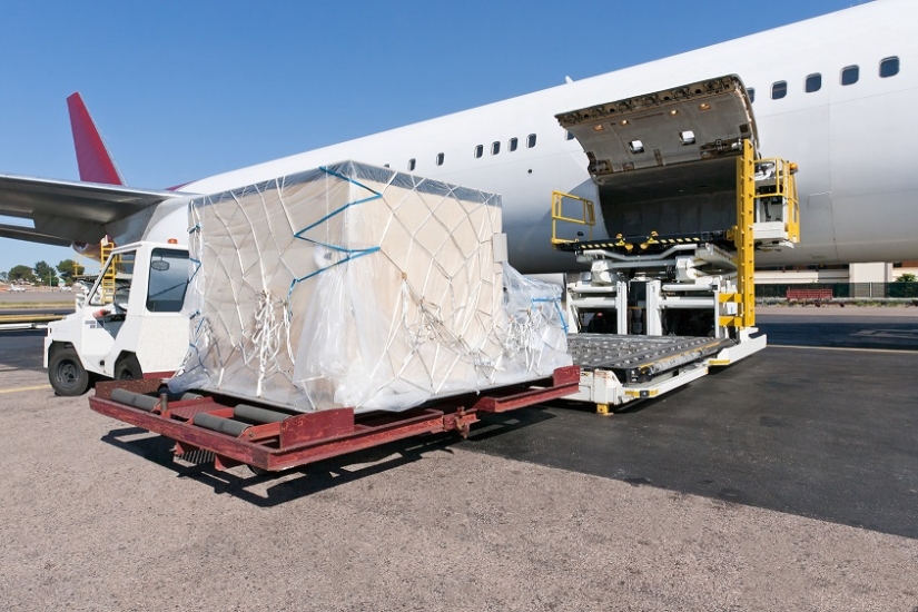Cold chain shipping container, transporting pharmaceuticals by air ...